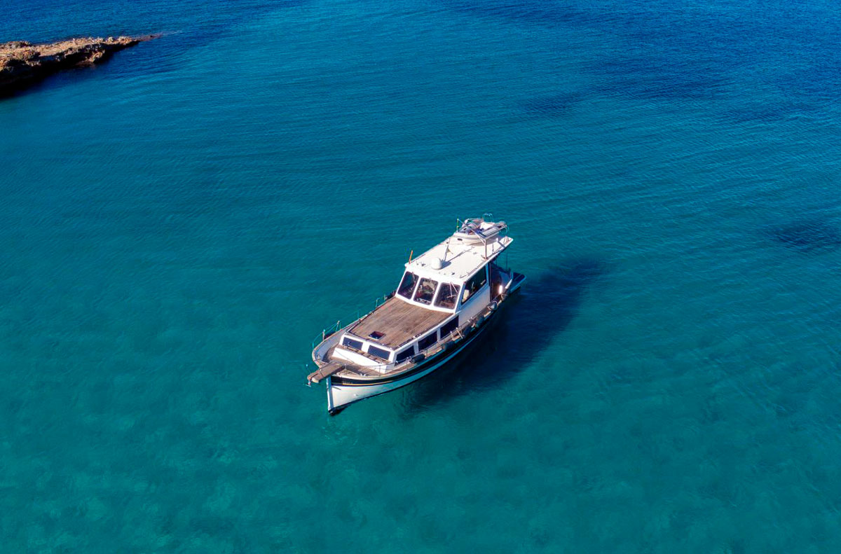 Alquila un Barco LLAUT en IBIZA con capitán y con auténtico sabor ...